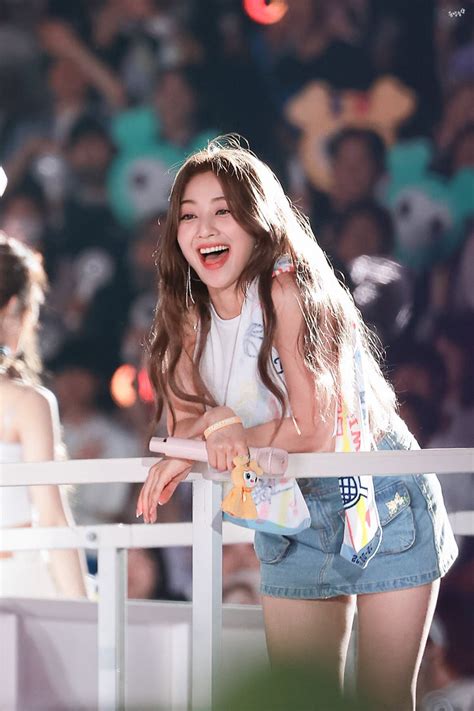 유앙글 on Twitter 230520 TWICE 트와이스 トゥワイス 지효 JIHYO ジヒョ
