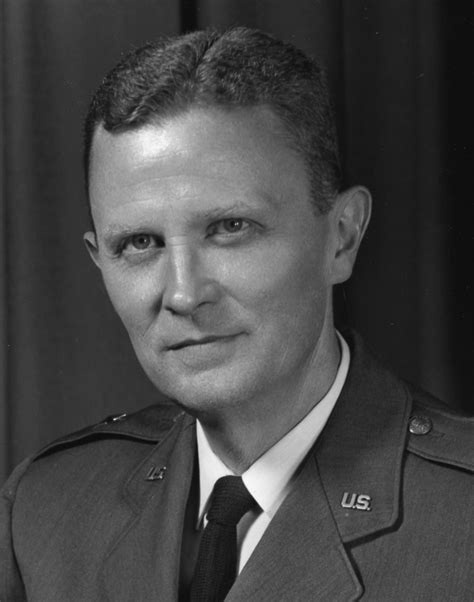 MAJOR GENERAL ROBERT W MANSS Air Force Biography Display