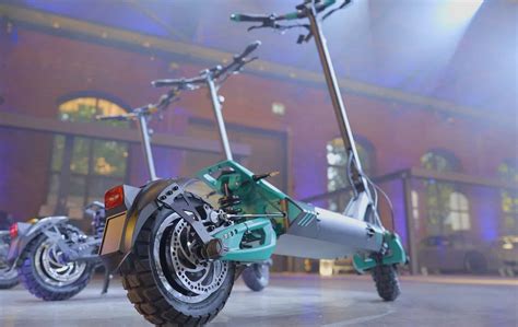 Der neue IO Hawk eScooter Legacy 2 0 IO HAWK Hersteller für