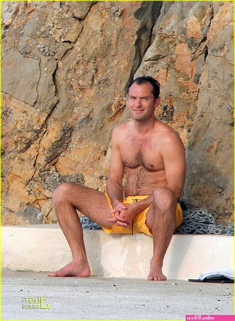 Jude Law In Nude Sexy Photos