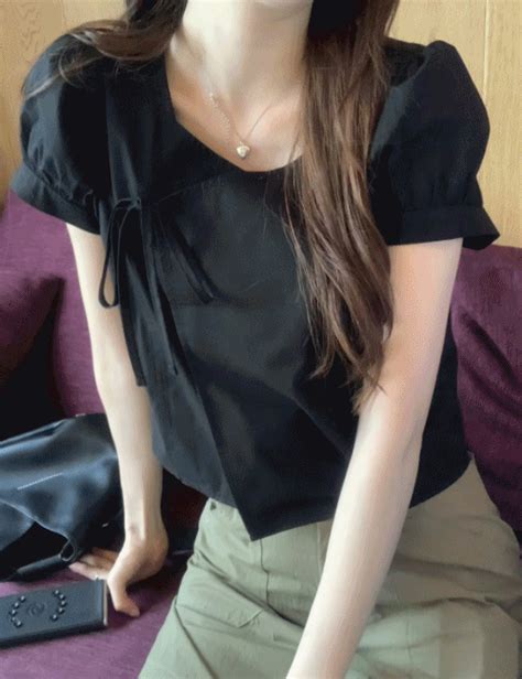 오뉴월 화이트 당일 인기폭주 데이니 하트넥 리본 반팔 랩 블라우스