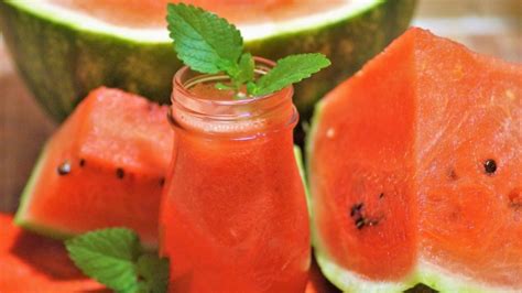 Agua de sandía con hierbabuena y menta estos son los beneficios que le