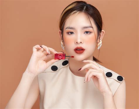 Những bí quyết Các bước đánh son môi đẹp Cho đôi môi quyến rũ
