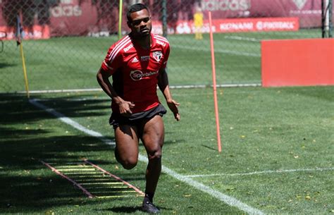 São Paulo conclui preparação para encarar Avaí e Nikão inicia