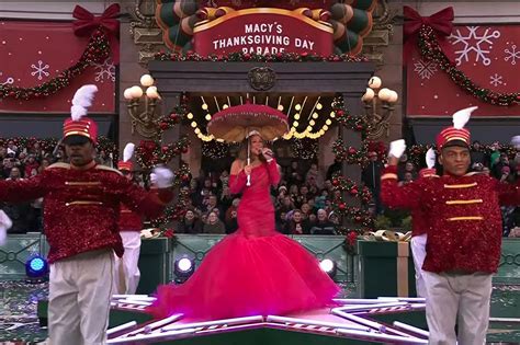 Mariah Carey se presenta en el desfile de Macy s y la reacción de