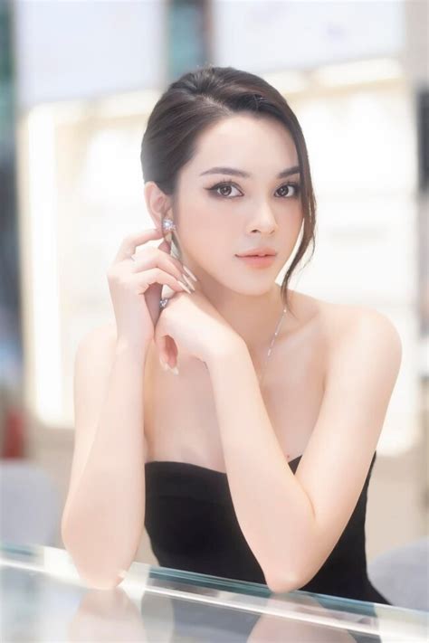 Quỳnh Lương Từ nữ hoàng lookbook đến diễn viên trẻ đầy tiềm năng