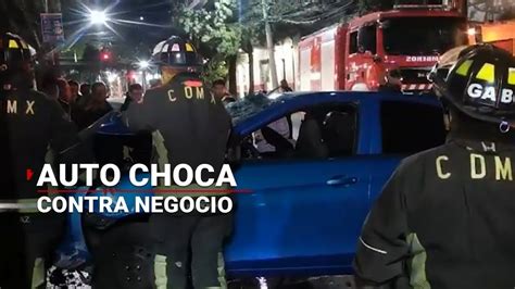 Mientrasdorm A Auto Choca Contra Negocio Y Deja Cuatro Lesionados