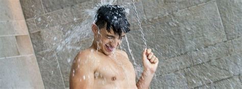 Duchas de agua fría son beneficiosas canalSALUD