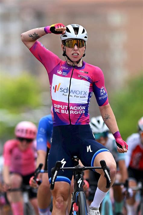 Lorena Wiebes Bekroont Ijzersterke Teamprestatie Met Fenomenale Zege Na