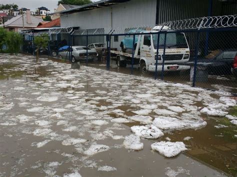 G1 Chuva forte granizo atinge vários bairros de Curitiba e Região