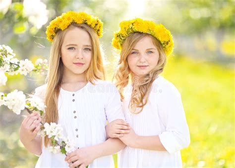 Portrait De Deux Filles Des Amies Photo Stock Image Du Fille