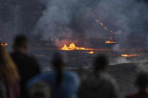 Hawaii S Kilauea Volcano Is Spewing Vog Volcanic Smog That May