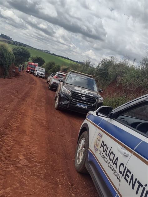 Irmãos são presos suspeitos pelo assassinato de homem de 35 anos em