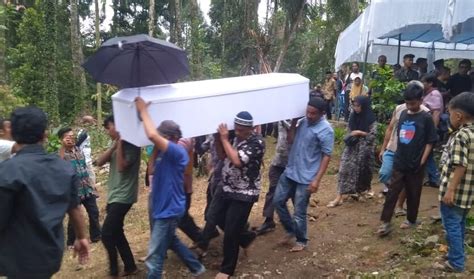 Jasad Josi Putri Cahyani Pelajar Padang Pariaman Yang Tewas Dibunuh Di