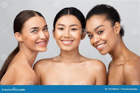 Naakte Modellen Foto S Gratis En Royaltyvrije Stockfoto S Uit