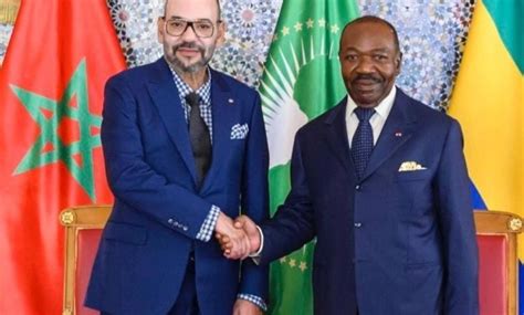 Le Roi Mohammed VI sentretient à Libreville avec Ali Bongo et remet un