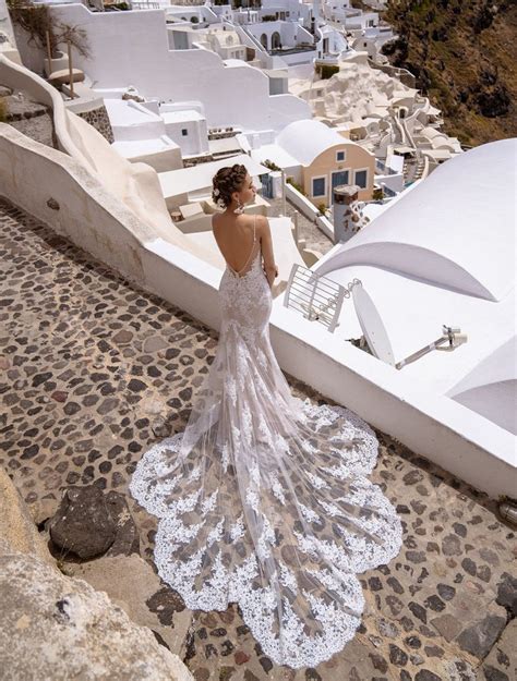 20 Bold Open Back Backless Wedding Dresses 2024