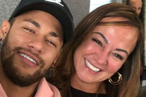 Mãe de Neymar Nadine Santos se declara a neta caçula Helena Metrópoles