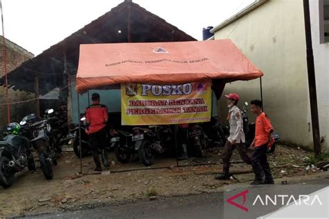 Pergerakan Tanah Merusak Puluhan Rumah Warga Mengungsi