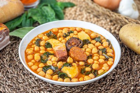 Potaje de garbanzos auténtica receta tradicional para hacer fácil en casa