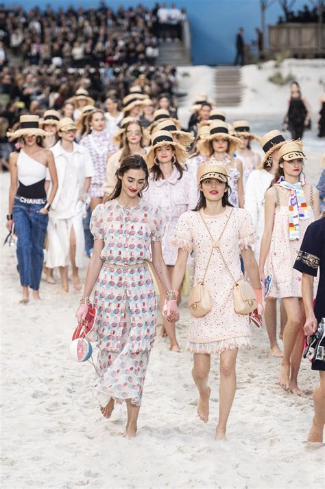 Défilé Chanel Prêt à porter printemps été 2019 Paris Fashion Week Karl