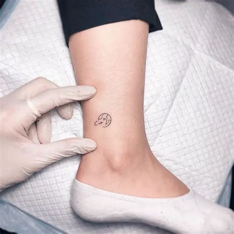 Tatuajes Minimalistas Los 50 más Hermosos Diseños para Chicas
