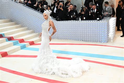 Doja Cat In Oscar De La Renta At The Met Gala 2023 POPSUGAR Fashion
