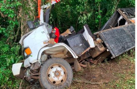 Saída de pista na BR 282 provoca 2 mortes em Herval d Oeste