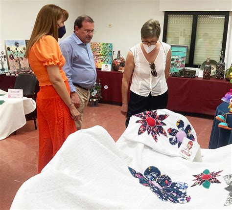 La creatividad de las mujeres de El Carmen en una exposición de la
