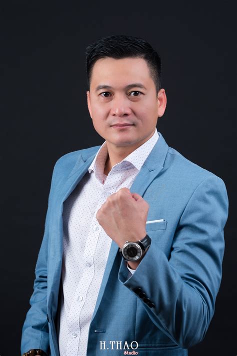 35 cách tạo dáng chụp ảnh doanh nhân chuyên nghiệp HThao Studio