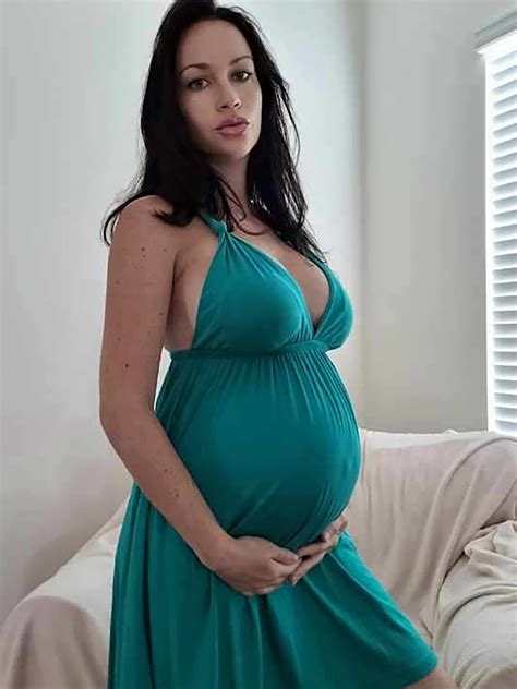 Pregnant OnlyFans Star Wants To Auction Off Her Body