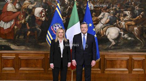 Giorgia Meloni a preluat oficial de la Mario Draghi funcția de prim