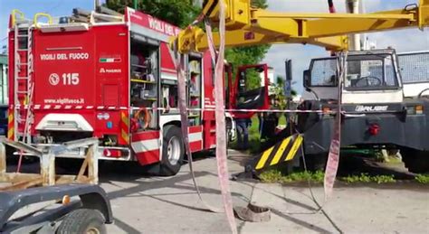 Cadavere Di Un Uomo Ritrovato Nel Canale A San Giuliano Video