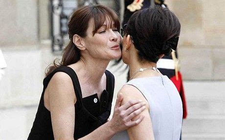 French Etiquette To Kiss Or Not To Kiss That Is The Question