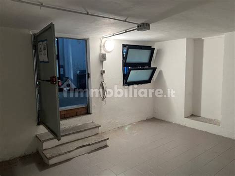 Magazzino Deposito Via San Vincenzo Genova Rif