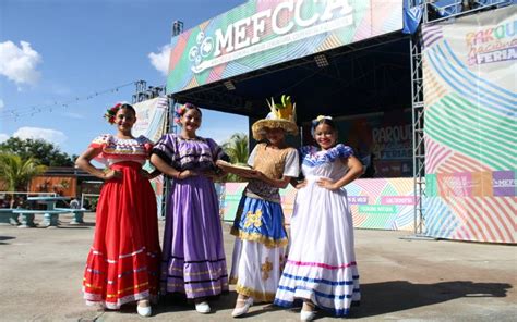 Realizan pasarela y exposición de trajes típicos en Managua Radio La
