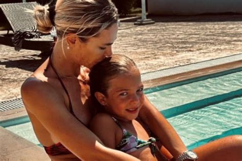 Ilary Blasi In Vacanza A Torre Lapillo Con Bastian Muller E Figlie