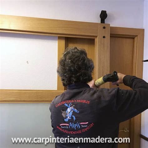 Fabricación y montaje puerta corredera estilo granero por ALPIS