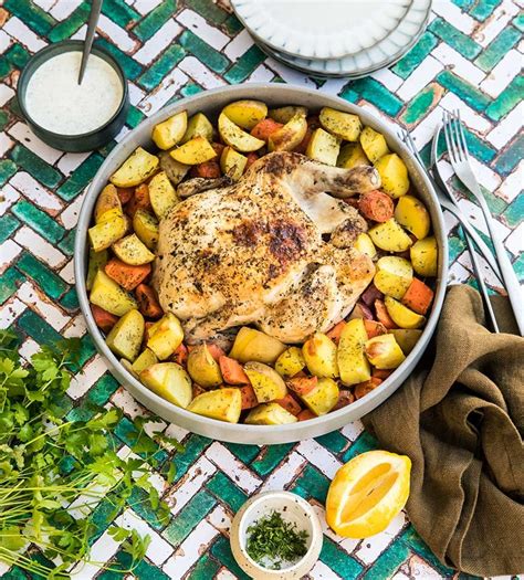 Hel kyckling i ugn med potatis morötter och äpple Recept Hundmat