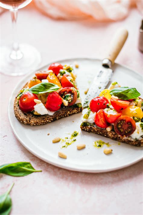Bruschetta Tomate Mozza Di Buffala Et Pesto Lilie Bakery