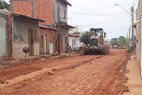 Começa terraplenagem para pavimentação da Rua Palmeiras na Vila