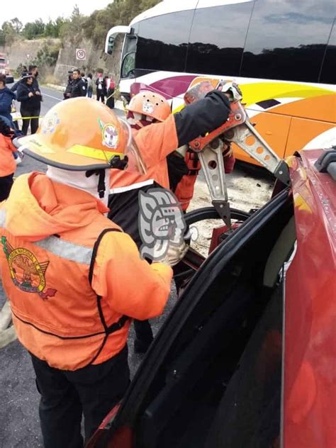 Tremendo Choque En Carretera Las Vigas Perote Deja Un Muerto Y Dos Heridos