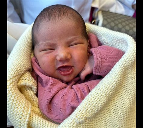 Foto Mavie filha de Neymar e Bruna Biancardi fez um mês Purepeople