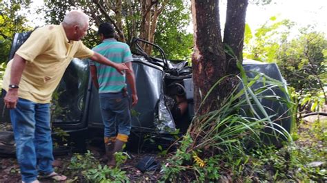Mulher e criança ficam feridas em grave acidente entre Barbosa Ferraz e