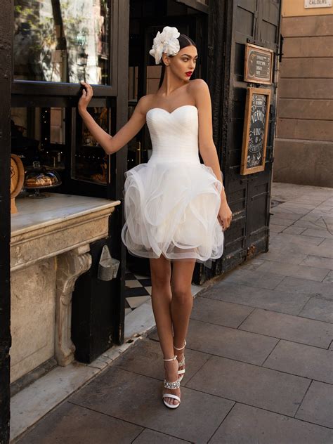 Short Wedding Dress Sweetheart Neckline And Open Back Pronovias