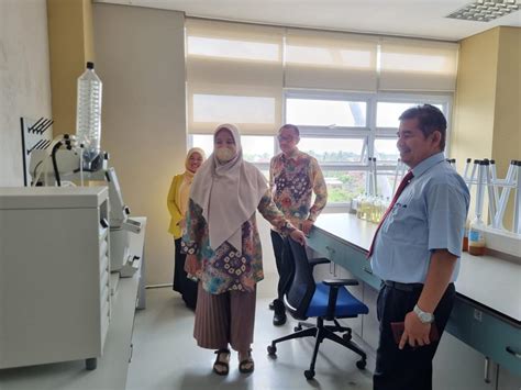 DEKAN FMIPA UNSRI ORDER AQUADEST PRODUK UNGGULAN LABORATORIUM TERPADU