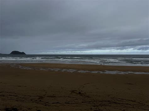 Tiempo Y Olas En La Playa Zarautz Con Mucha Nubosidad Y Ol Flickr