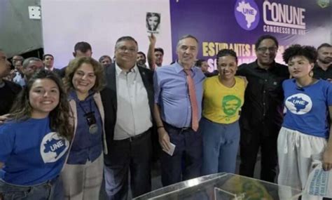 Flávio Dino defende declaração de Barroso sobre derrotar bolsonarismo