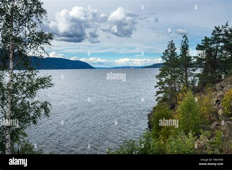 Es uno de los lagos más profundos de europa Fotos e Imágenes de stock