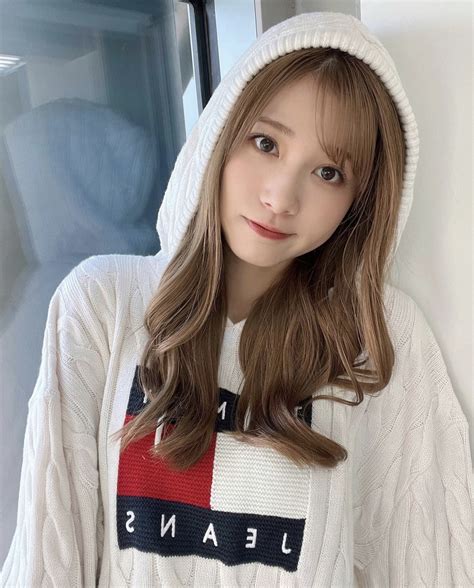 男の理想が詰め込まれたOLの制服姿 めるること生見愛瑠ファンからこの制服姿のめるるたまらん歓喜の声続々マネー現代